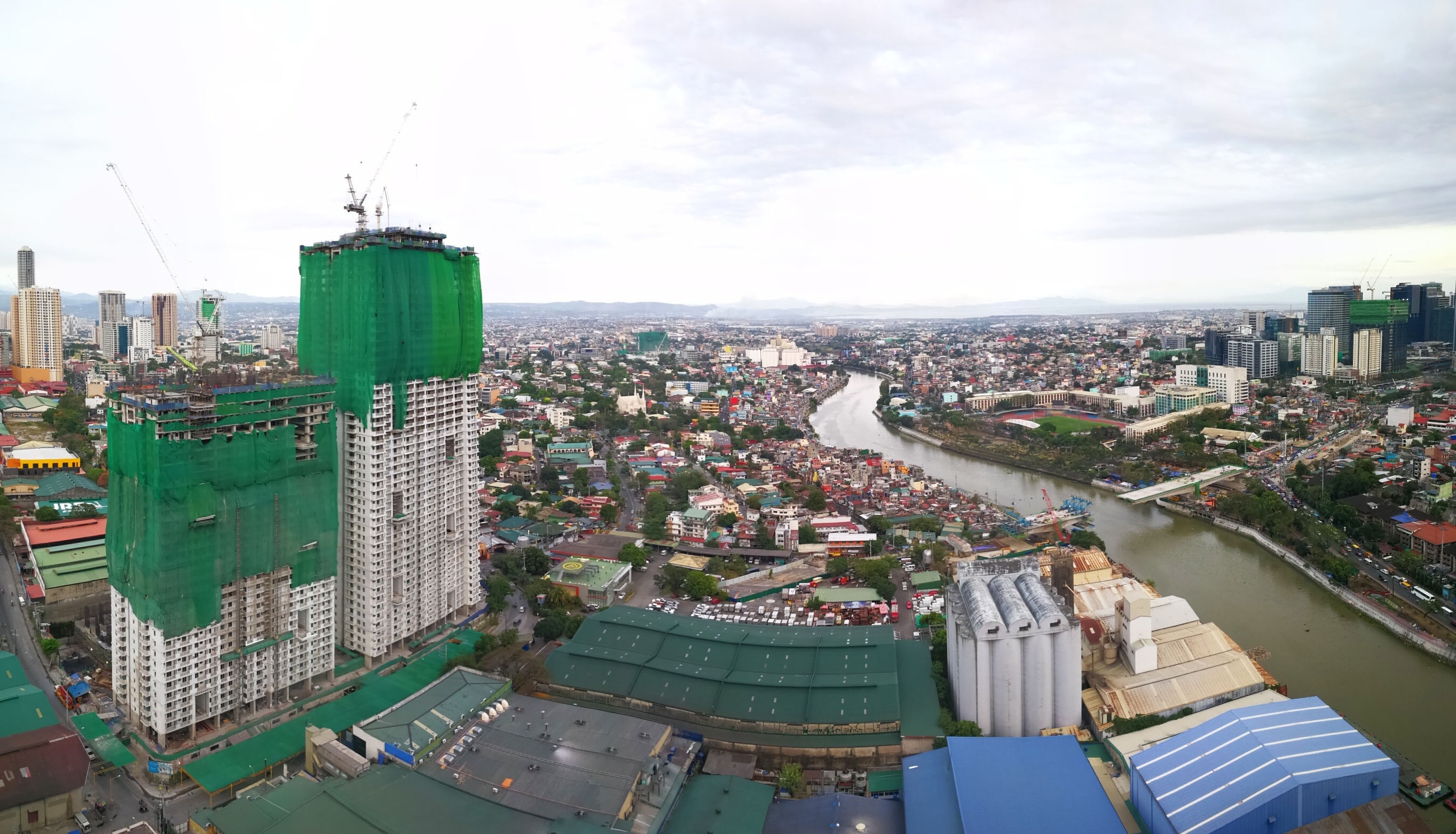 First tower of DMCI Homes’ Pasig condo marks halfway to completion