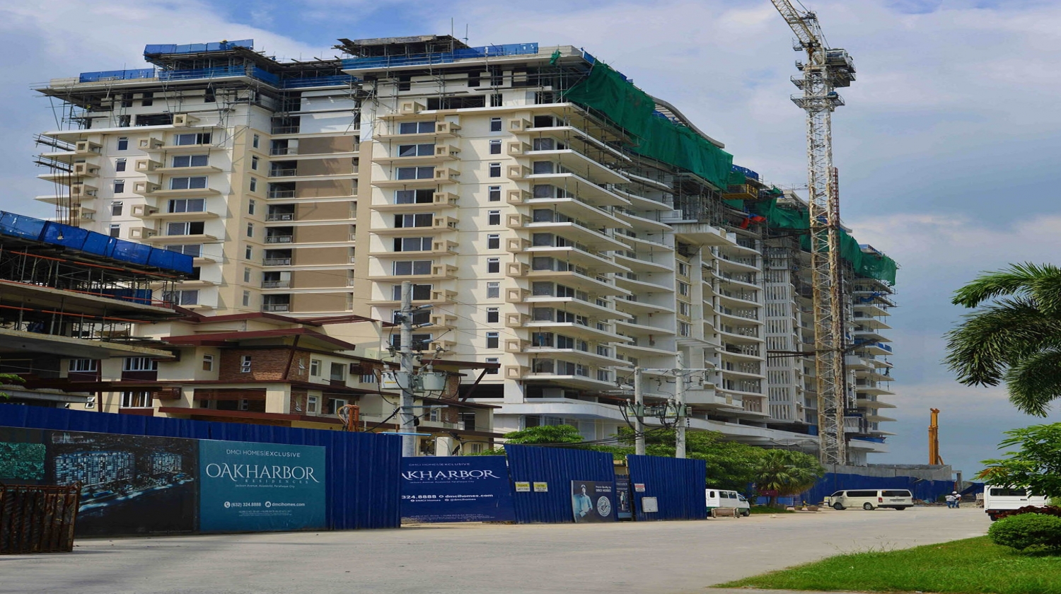DMCI Homes tops off first two buildings of luxury condo project
