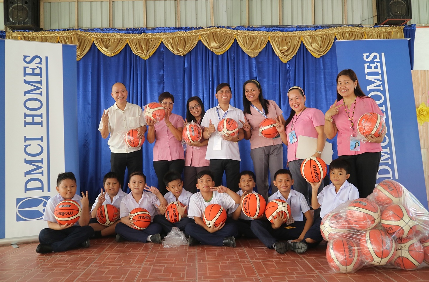 DMCI Homes beefs up Las Piñas school's PE program