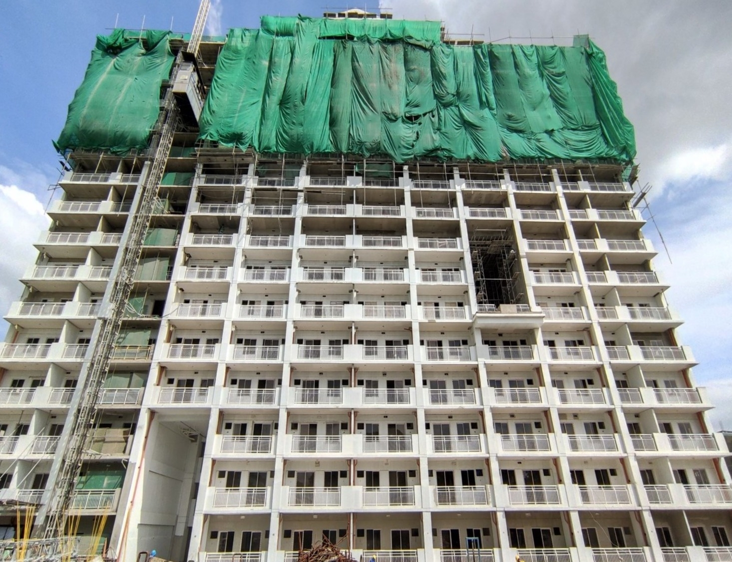 Construction of DMCI Homes’ Parañaque condo making headway despite the ...
