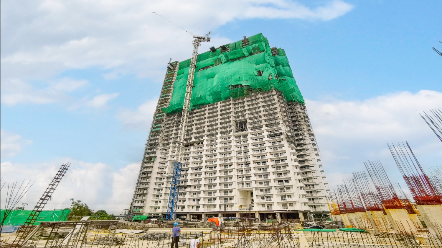 First building of RLC-DMCI Homes JV tops out